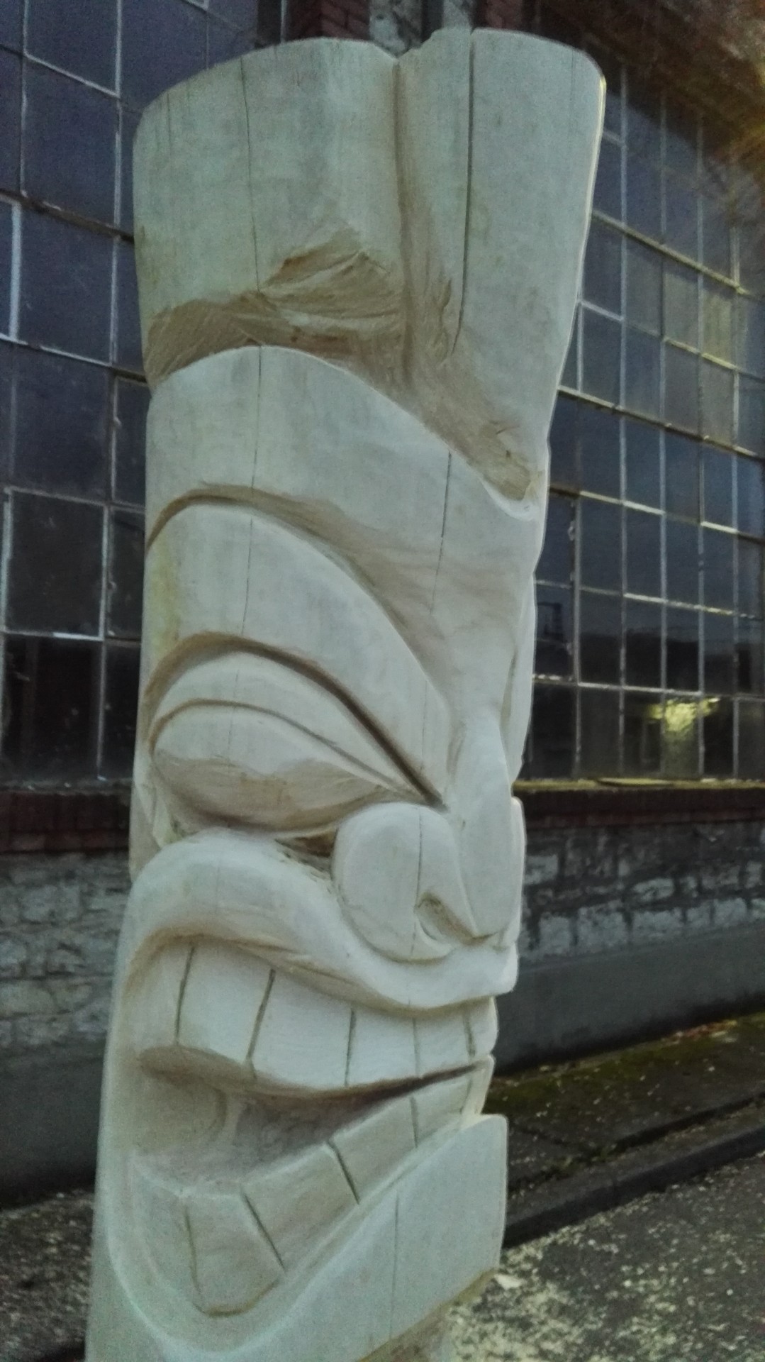 US-CAR & Kustom Show - Tiki Carving - Thalys Tiki Art