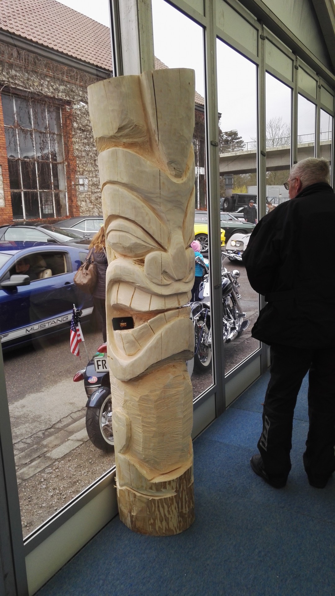 US-CAR & Kustom Show - Tiki Carving - Thalys Tiki Art